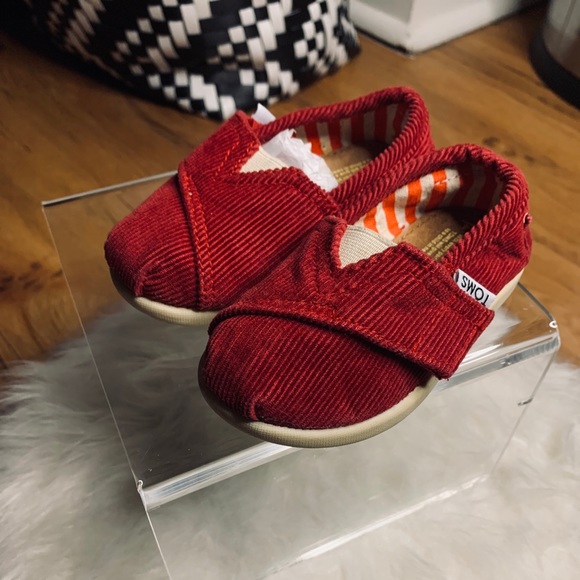 Toms | Shoes | Toms Red Corduroy Sherpa Slip Ons Shoes Sz4 Super Cute ...